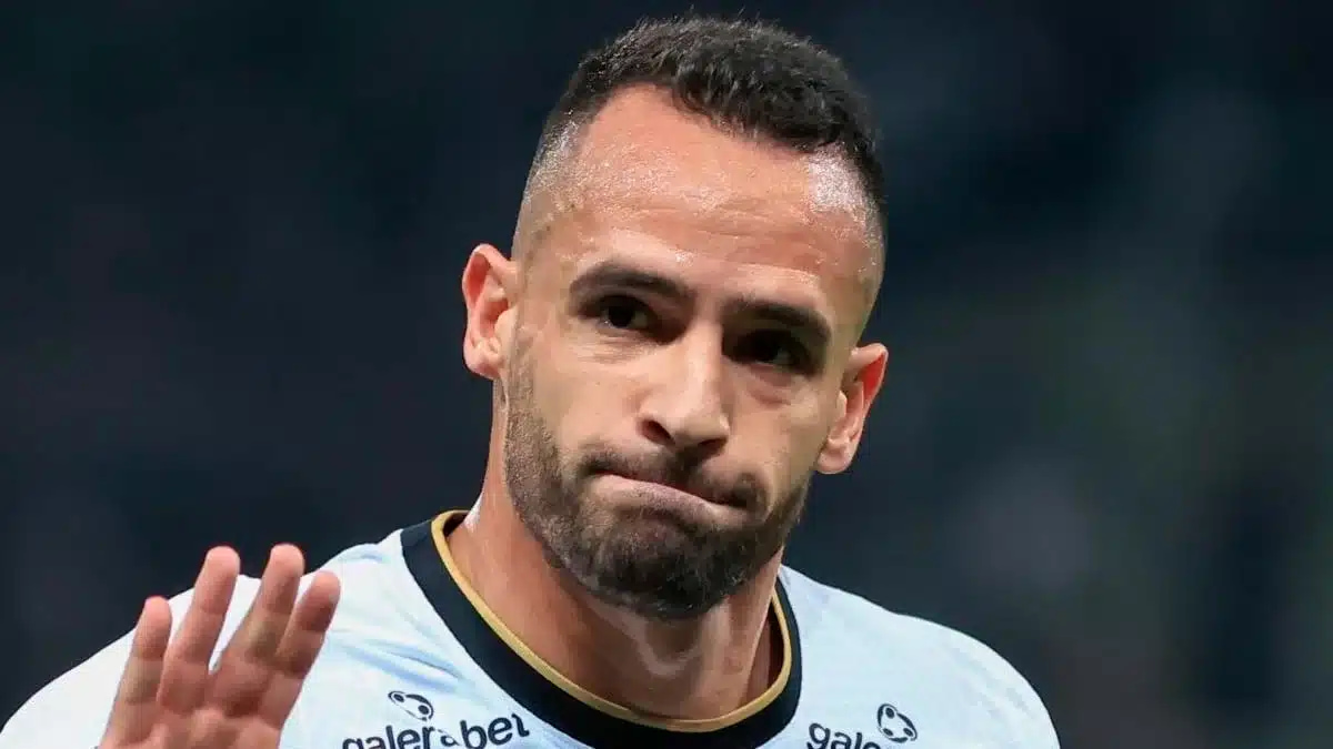Renato Augusto pode fechar com rival do Corinthians