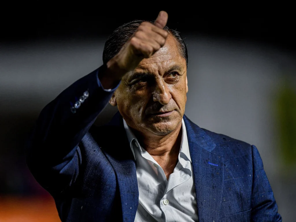 Ramón Díaz está feliz da vida no Corinthians com decisão da Fifa