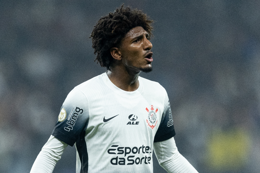 Talles Magno se diz insatisfeito no Corinthians e deixa o Brasil