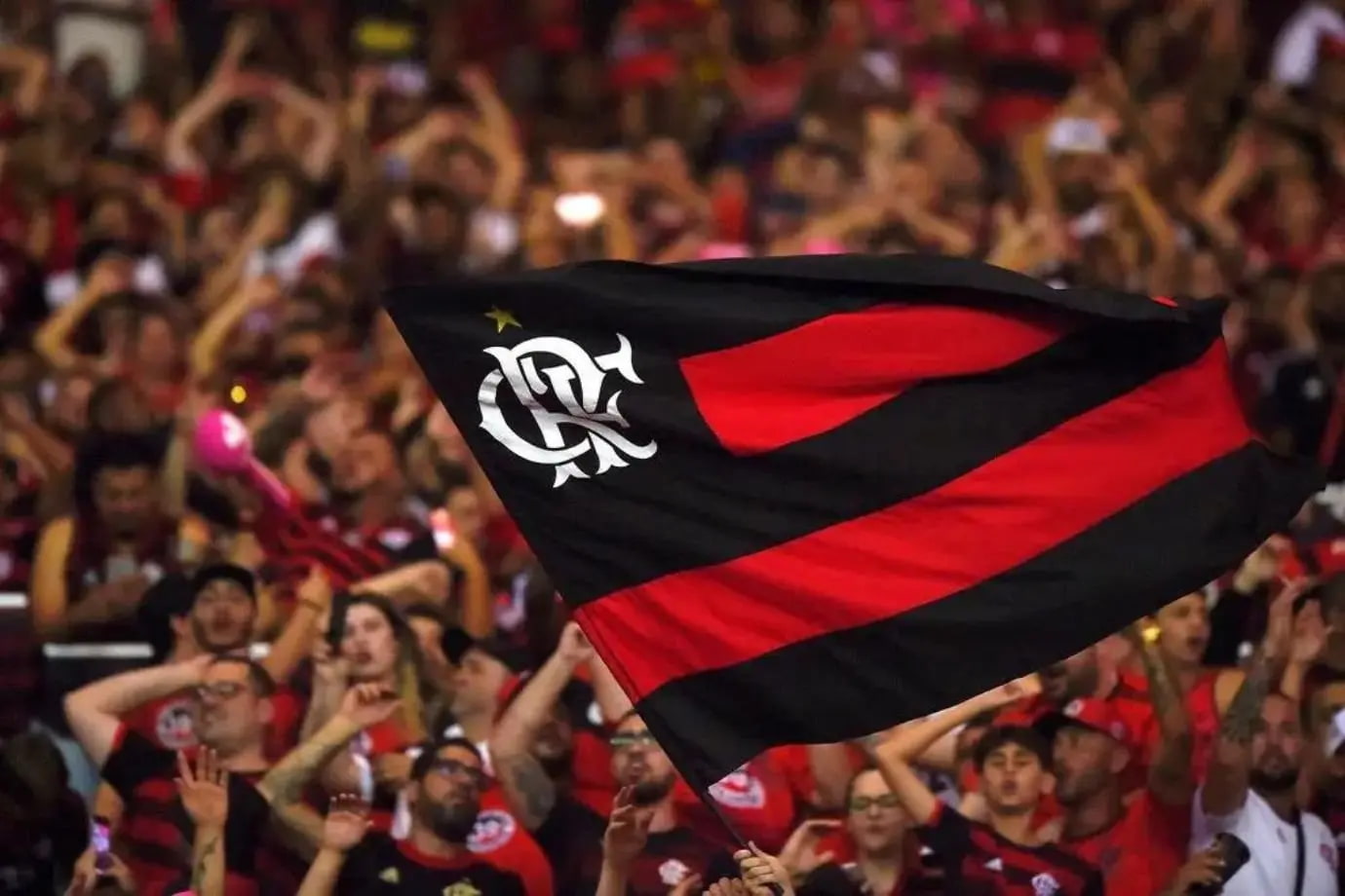Torcida do Flamengo pede contratação de titular do Corinthians